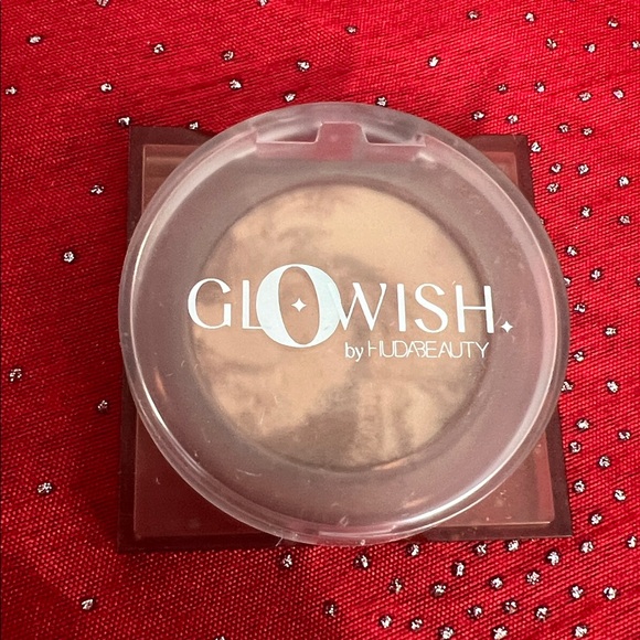 HUDA BEAUTY | Makeup | Huda Beauty Glowish Bronzer | Poshmark